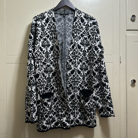 Cyrus | Sweaters | Cyrus Patterned Black White Long Sleeve Cardigan ...